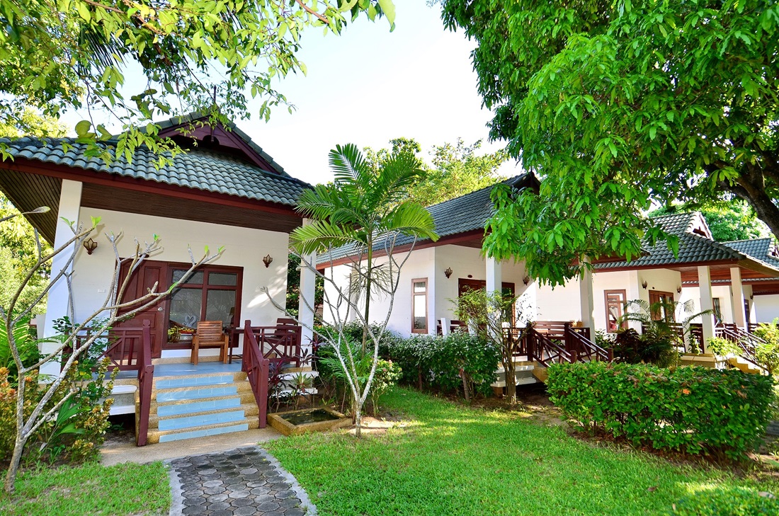 POOLSIDE BUNGALOW First Bungalow Beach Resort Chaweng Beach Koh